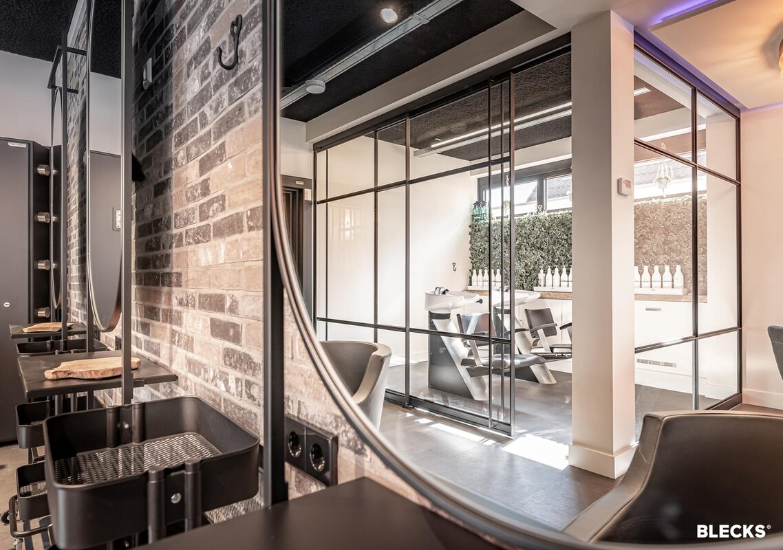 STALEN DEUREN EN SYSTEMEN IN EEN EXCLUSIEVE KAPPERSZAAK | ArchitectenPunt